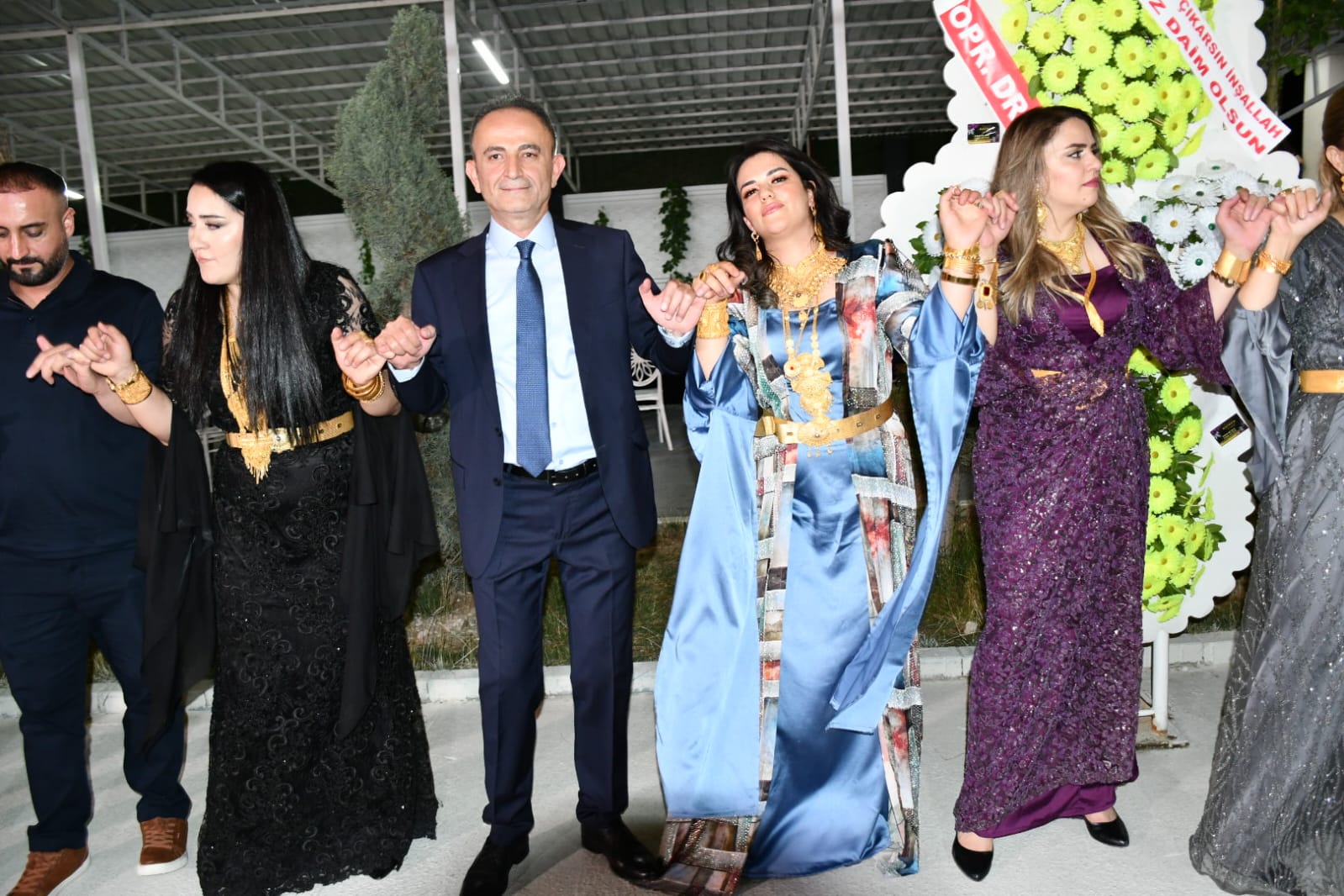 Sağlık Camiası Van’da Buluştu: Dr. Kara Ailesinin Mutlu Günü